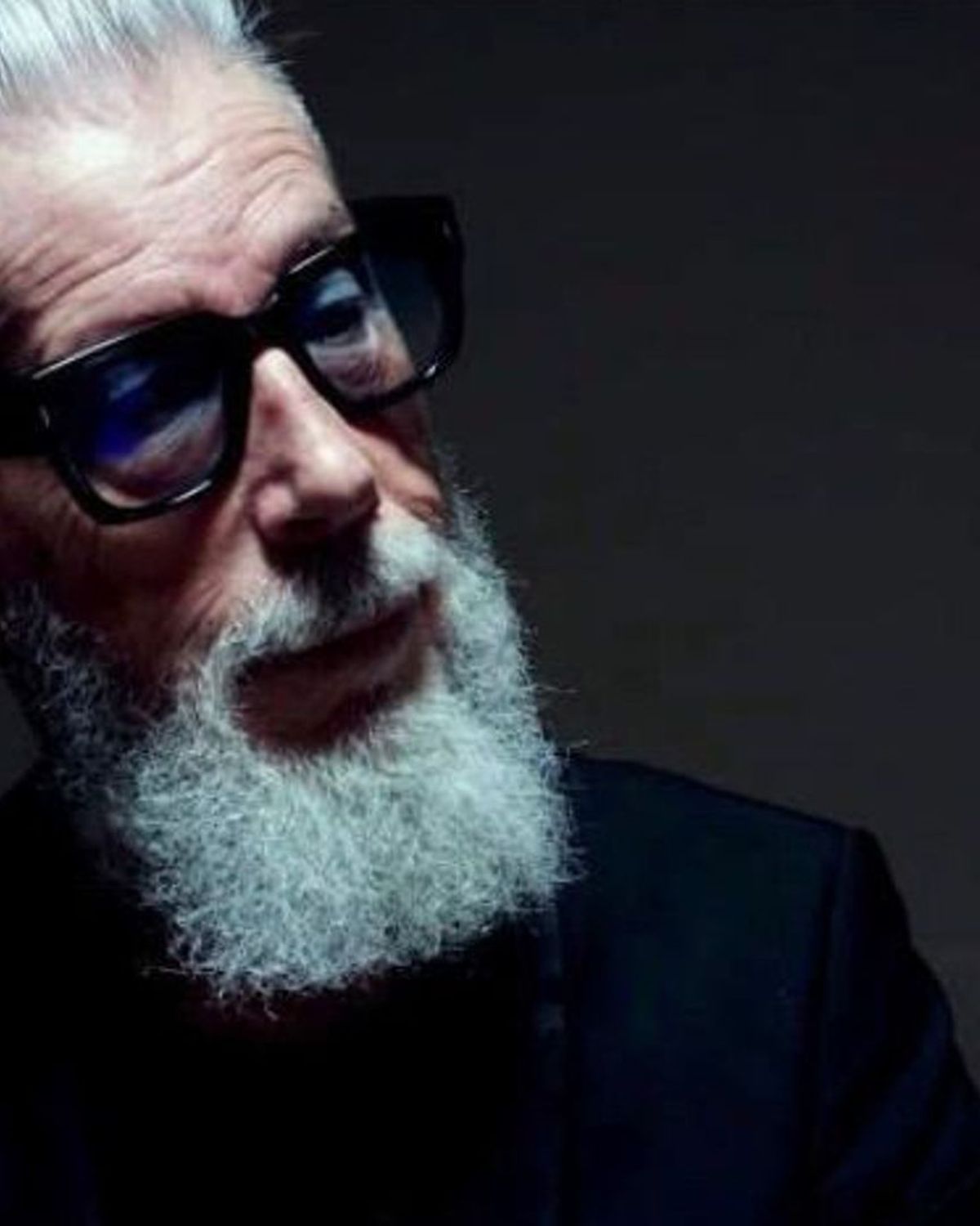 Ben Akkerman (81) ontwierp brillen voor Elton John en Lou Rawls en zit nog vol inspiratie, 'Ik ...