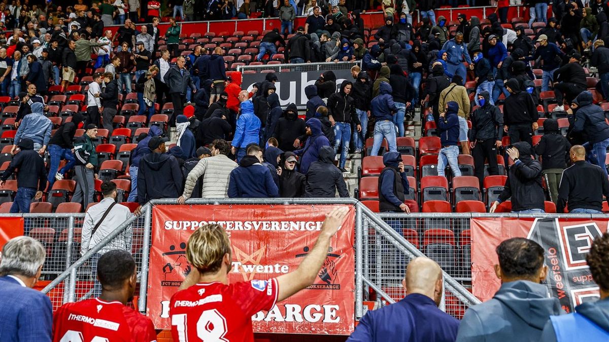 Relschopper krijgt boete van 2500 euro van gemeente na rellen rond duel FC Twente - Hammarby - Oost