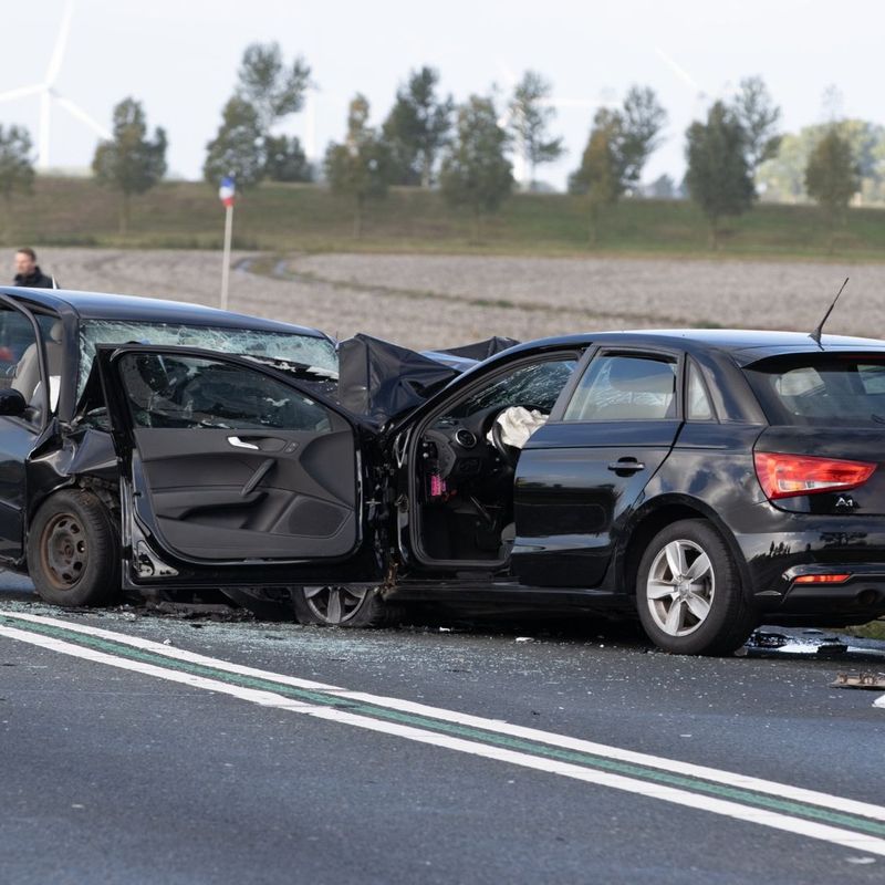 Dode bij frontale botsing op N59 - Rijnmond