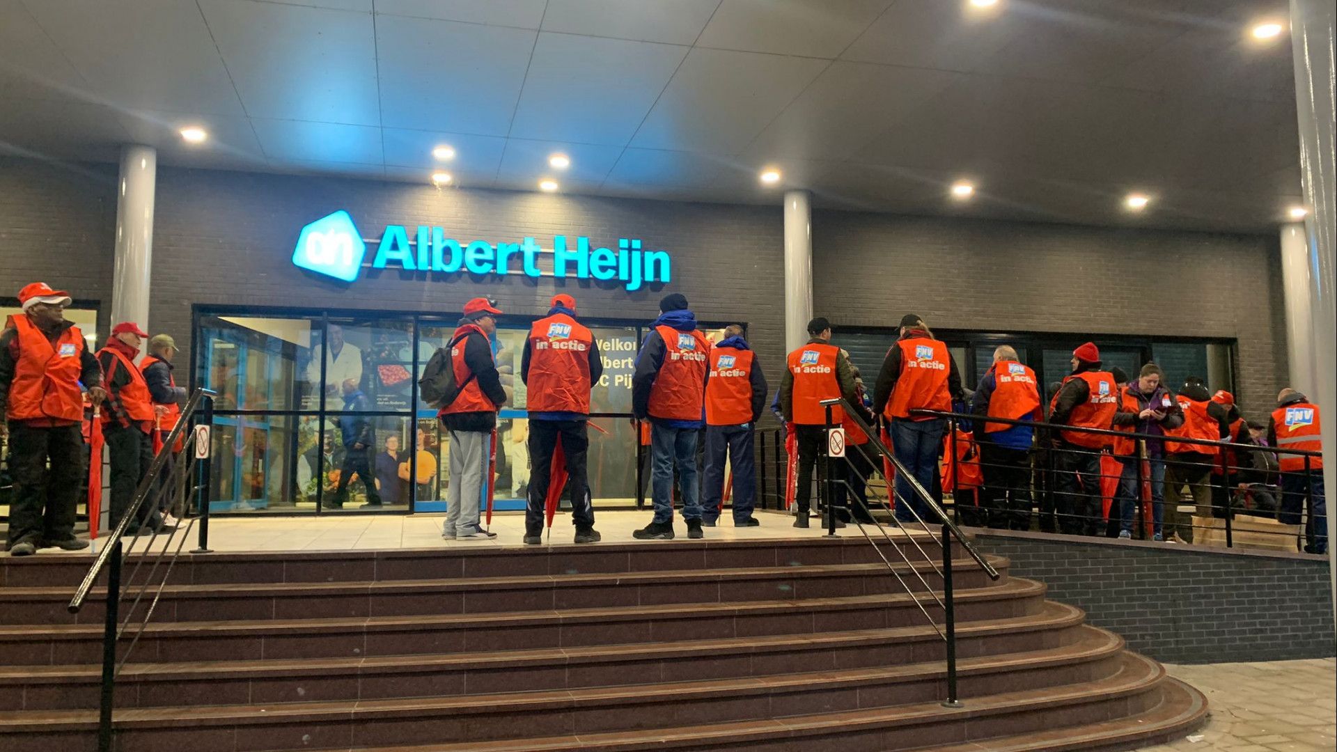 Lege schappen dreigen door staking medewerkers Albert Heijn ...