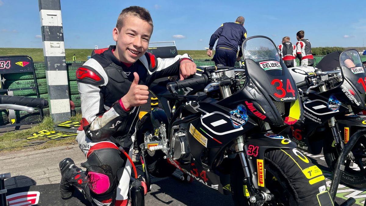 Julian van Kalkeren (14) plaatst zich voor finale om MiniGP-wereldtitel ...