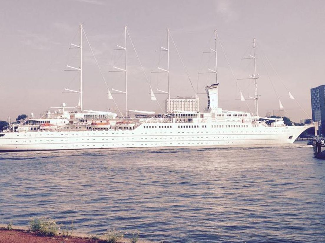 Bijzondere schepen bezoeken Rotterdamse haven - Rijnmond