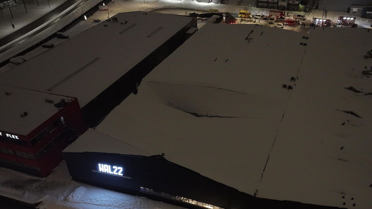 Ingestorte deel van sportcomplex HAL22 in Utrecht - Oozo.nl
