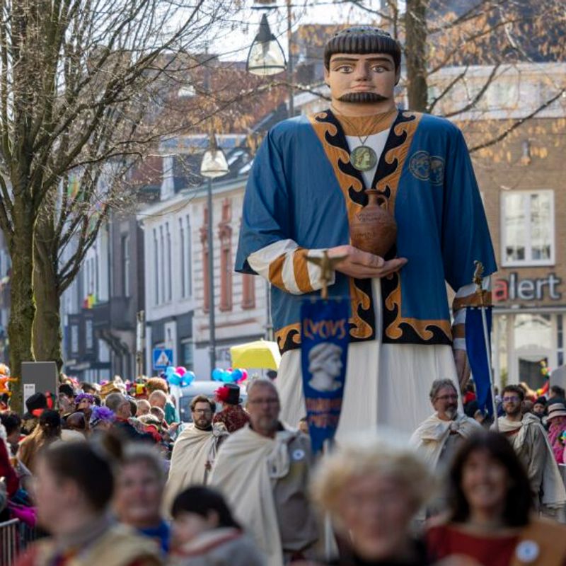 Reuzenstoet Heerlen: stadsreus Lucius heeft een geliefde, Amaka - L1