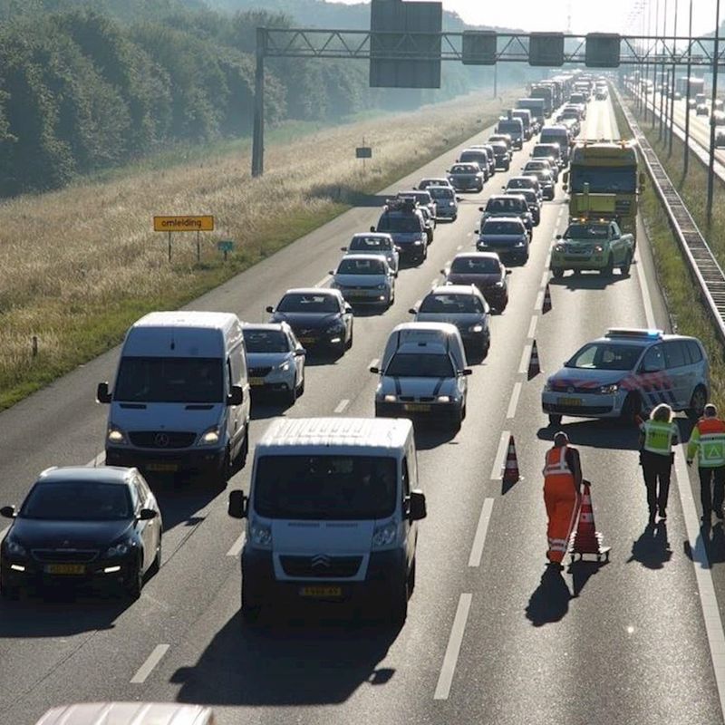 Twee ongevallen op de A1 zorgen voor flinke files bij Deventer - Oost