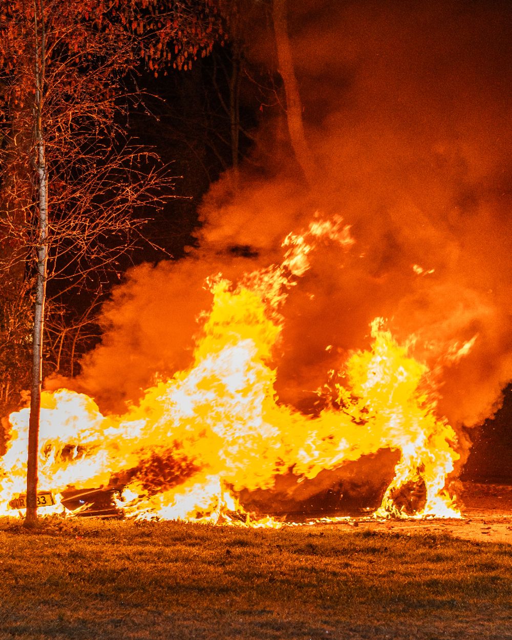 Brandweer opnieuw druk met blussen: auto en steiger in brand - RTV Utrecht