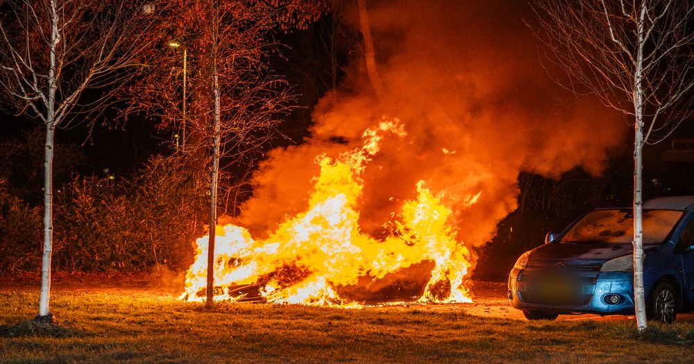 Brandweer opnieuw druk met blussen: auto en steiger in brand - RTV Utrecht