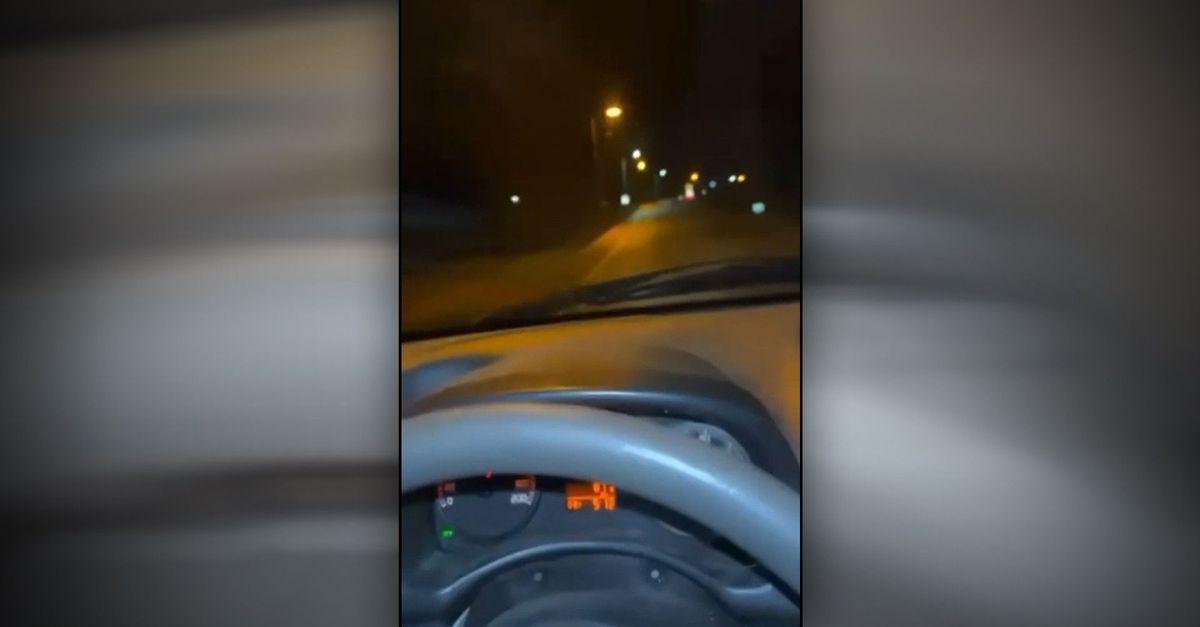 Automobilist filmt zelf hoe hij met 120 kilometer per uur te water ...