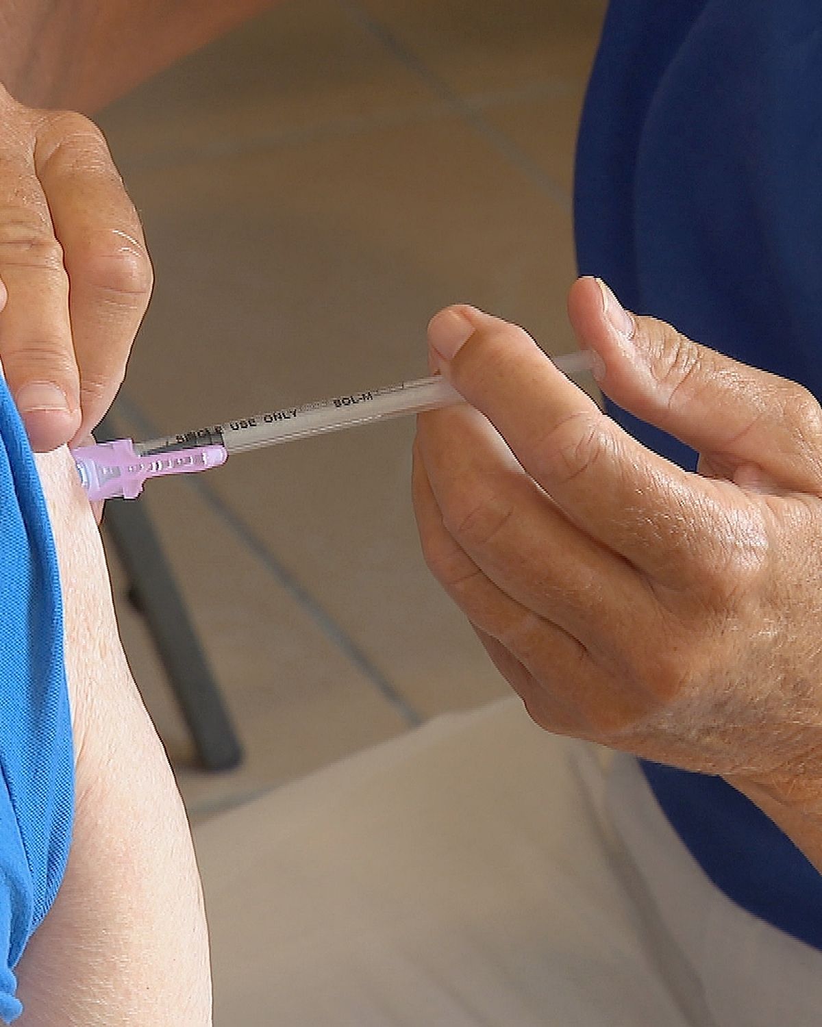 Oproep hoogleraar immunologie: laat huisartsen coronaprikken uitdelen ...