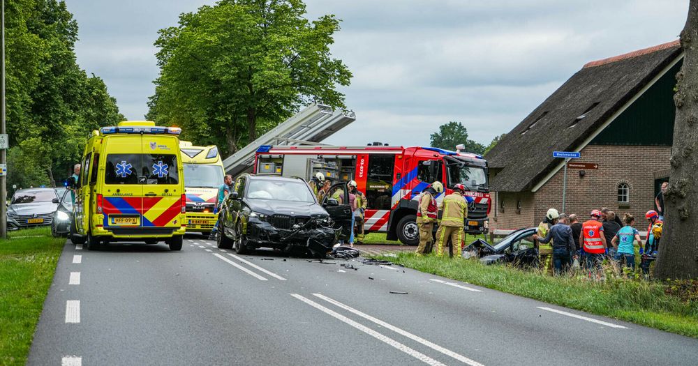 Frontale botsing op N853 bij Schoonebeek - RTV Drenthe