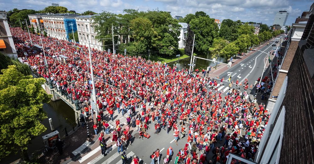 Demonstratie Rode Lijn voor Gaza | '150.000 demonstranten' bij ...