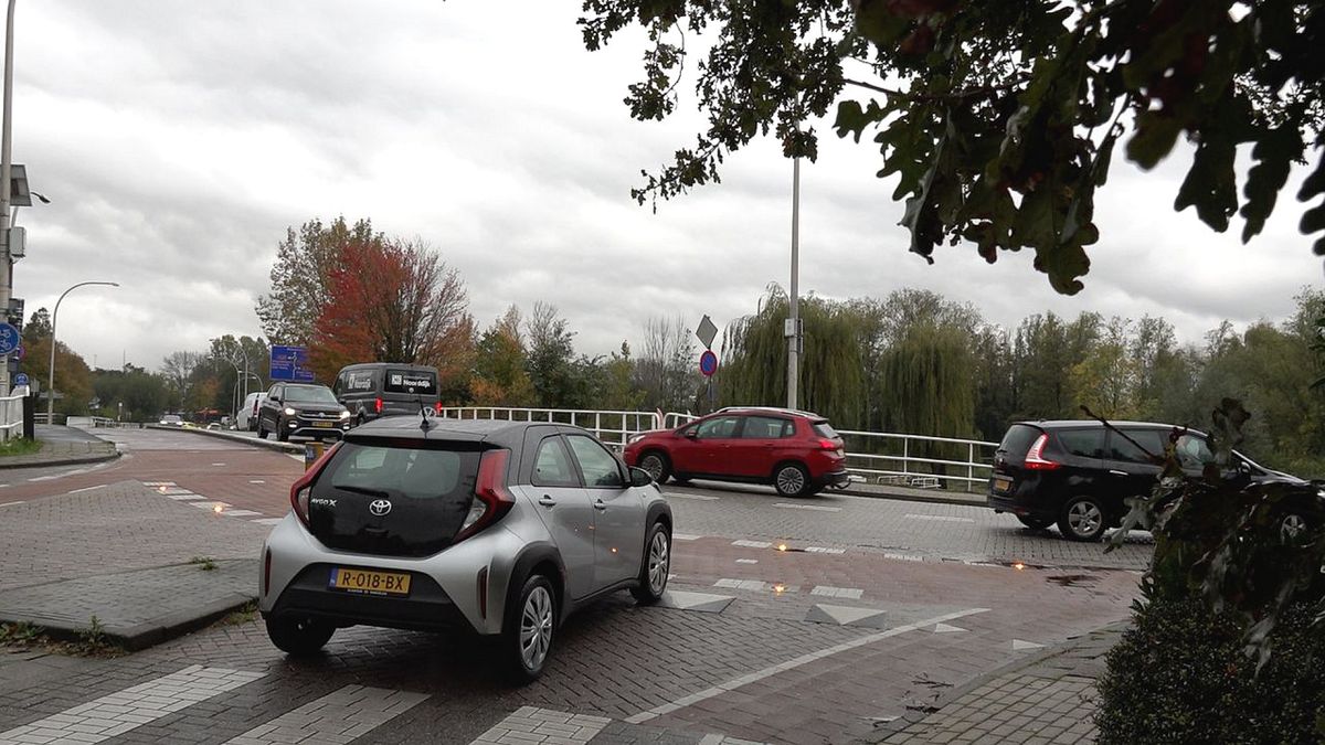 Kruispunt moet worden aangepakt na gevaarlijke situaties: 'Verkeer komt van alle kanten ...