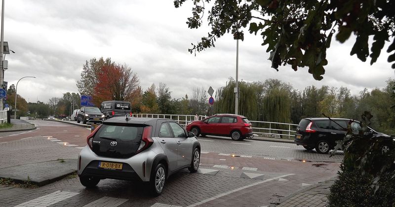 Kruispunt moet worden aangepakt na gevaarlijke situaties: 'Verkeer komt van alle kanten ...