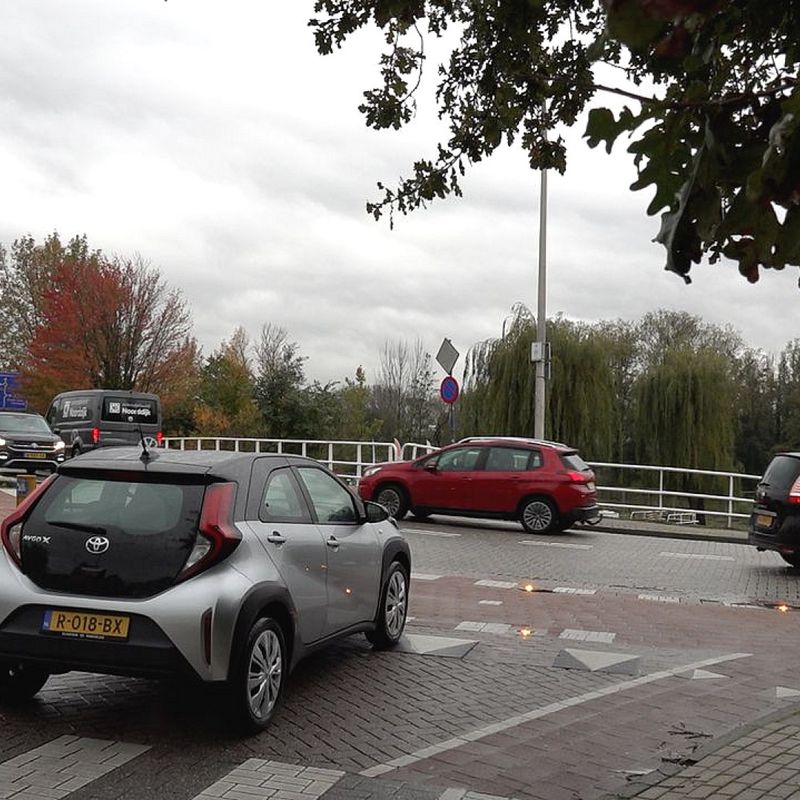 Kruispunt moet worden aangepakt na gevaarlijke situaties: 'Verkeer komt van alle kanten ...