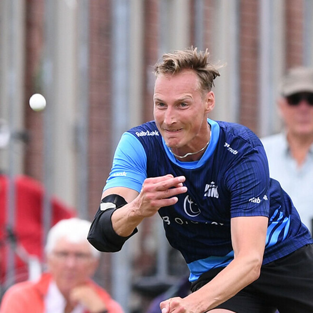 Partuur Van Zwieten wint in Harlingen met geblesseerde kaatser ...