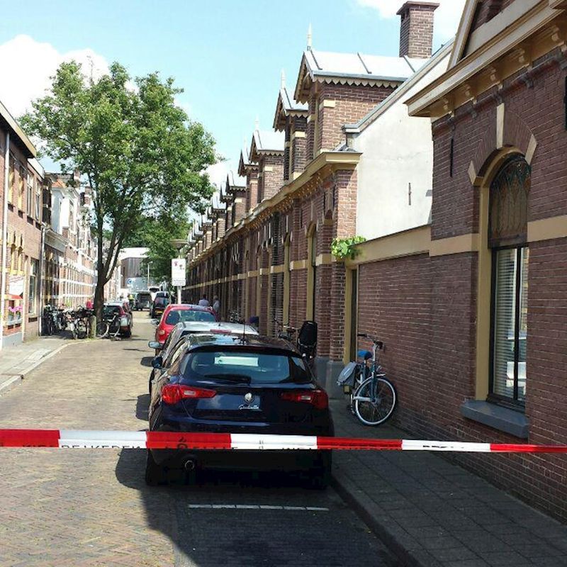Man dood gevonden in woning Zwolle, politie onderzoekt doodsoorzaak - Oost