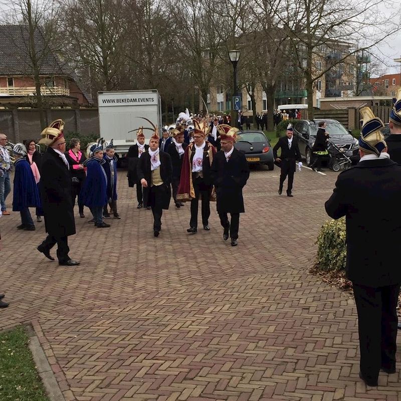 Prins Kevin van Hekk'n Sluuters uit Nieuw Heeten krijgt de sleutels van ...