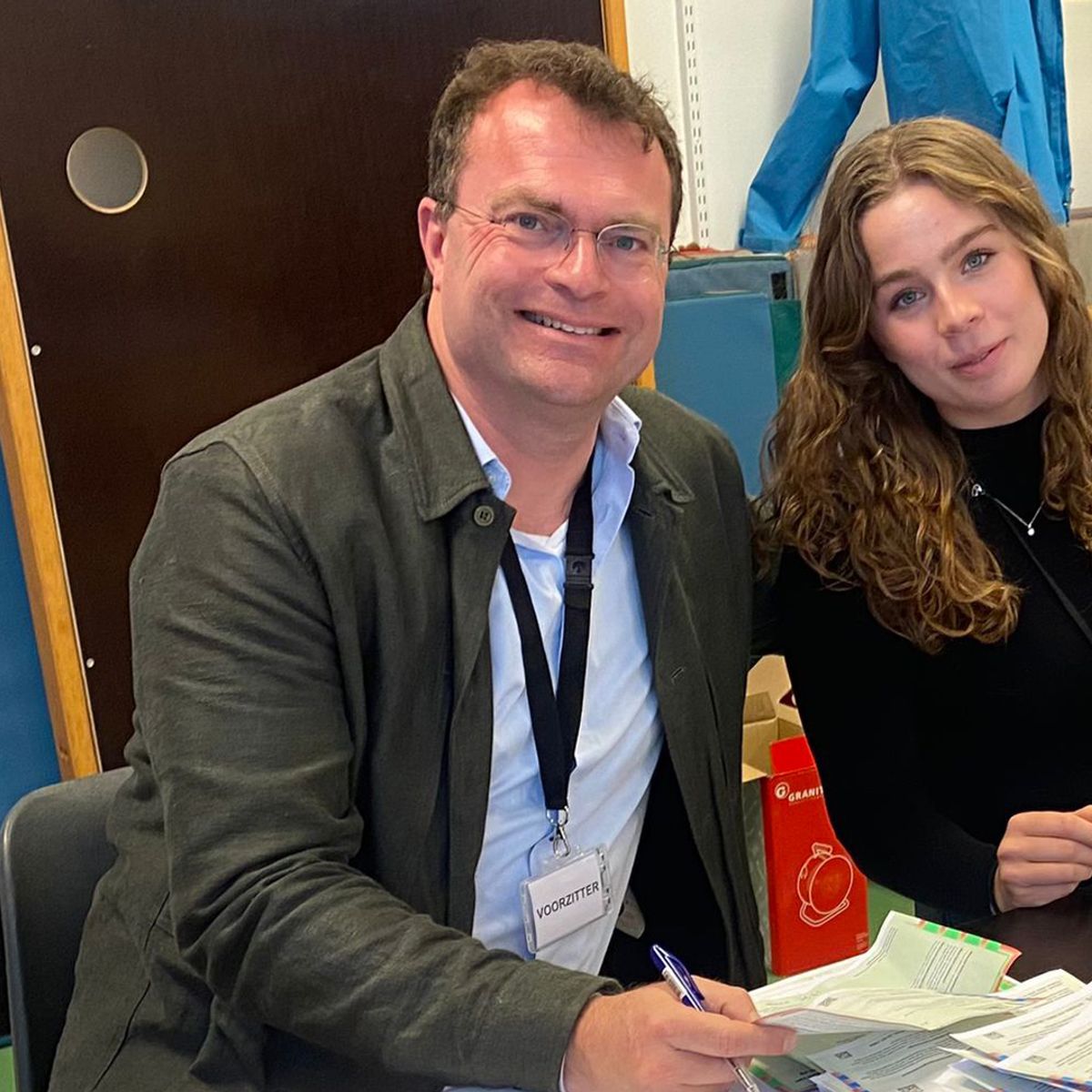 Norah is net 18 en is nu al stembureaumedewerker: 'het is allemaal goed ...