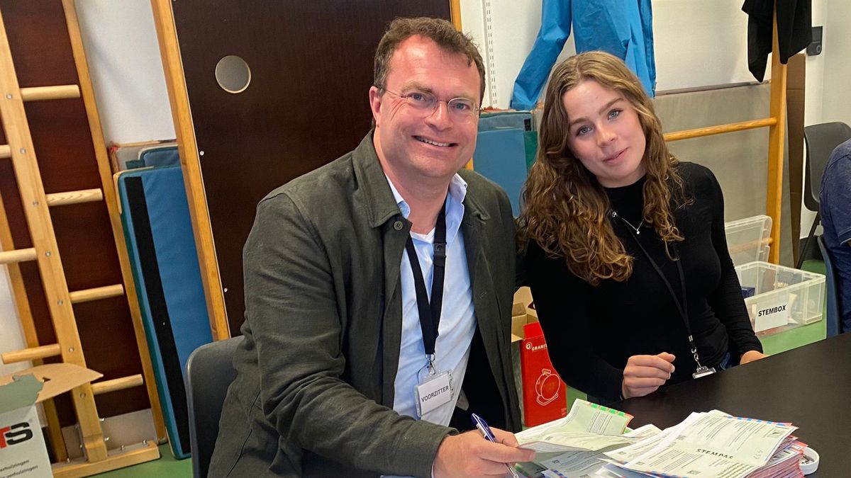 Norah is net 18 en is nu al stembureaumedewerker: 'het is allemaal goed ...