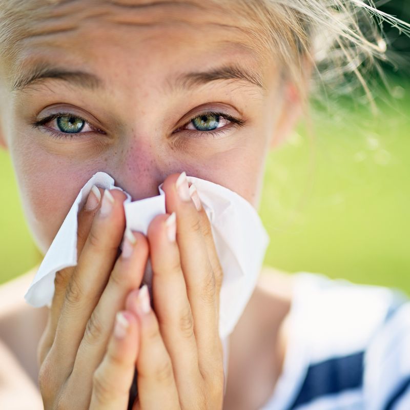 Een verstopte neus of loopneus: is het nou verkoudheid, hooikoorts of ...