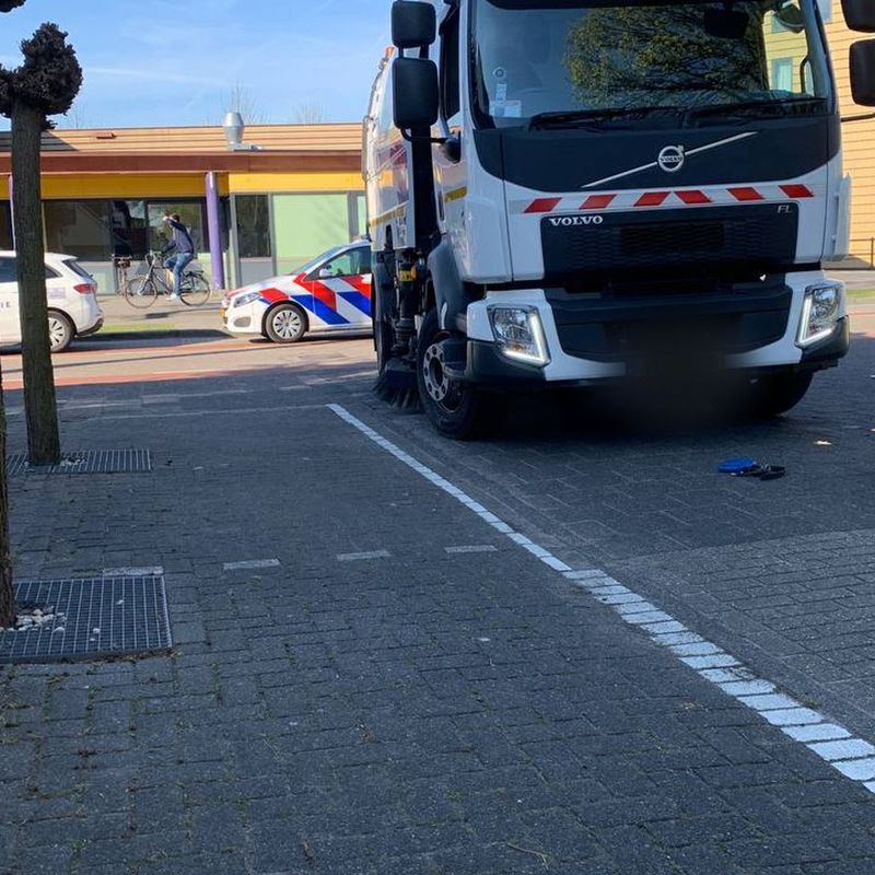 Hond komt om bij aanrijding met veegwagen in Hardenberg - Oost