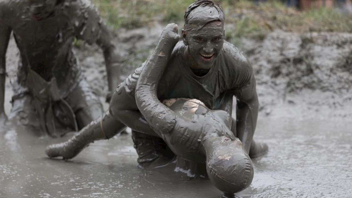 In beeld: Tot De Nek In De Drek - Oost