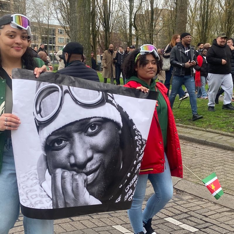 Rouwende fans en familieleden vieren het leven van Def Rhymz: ‘Z’n ...