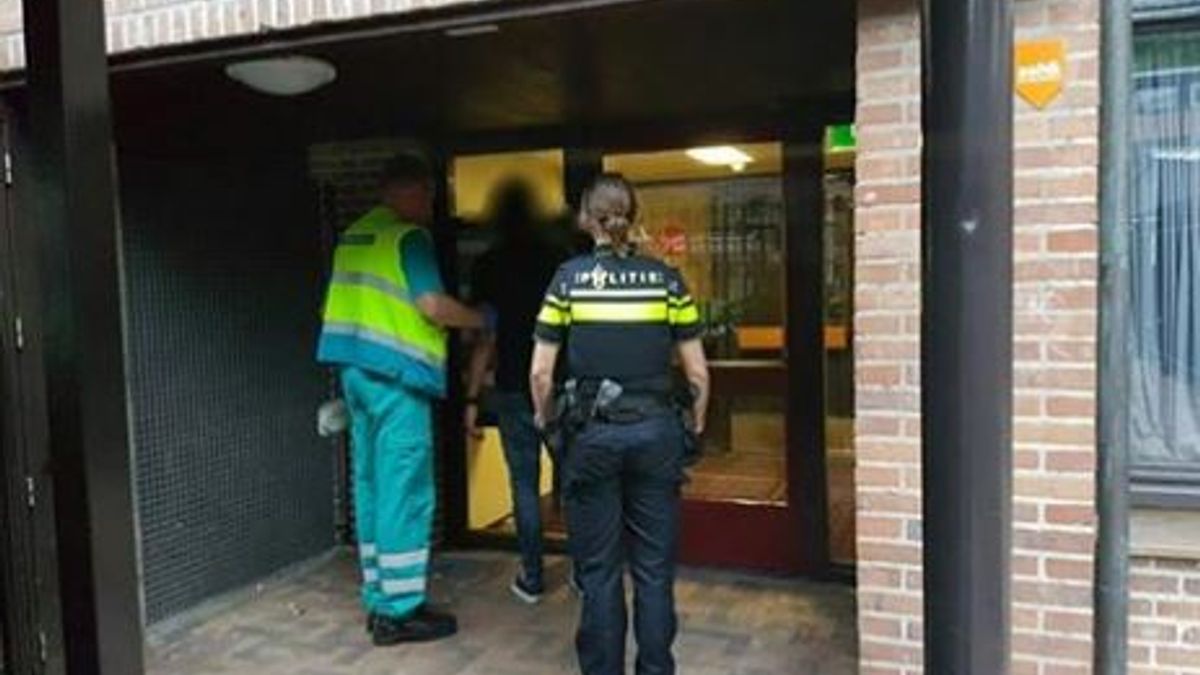 Politie brengt dronken wildplasser naar bed - Omroep Gelderland Politie brengt dronken wildplasser naar bed - Omroep Gelderland