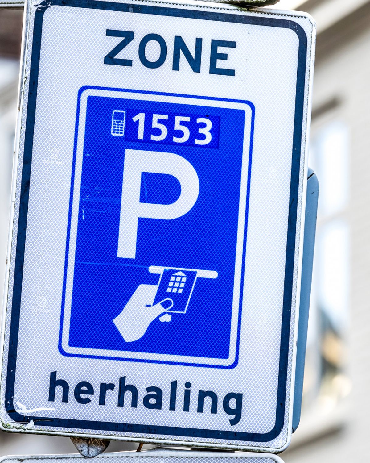 Rechter zet streep door parkeerboetes: blunder Den Haag kan miljoenen ...