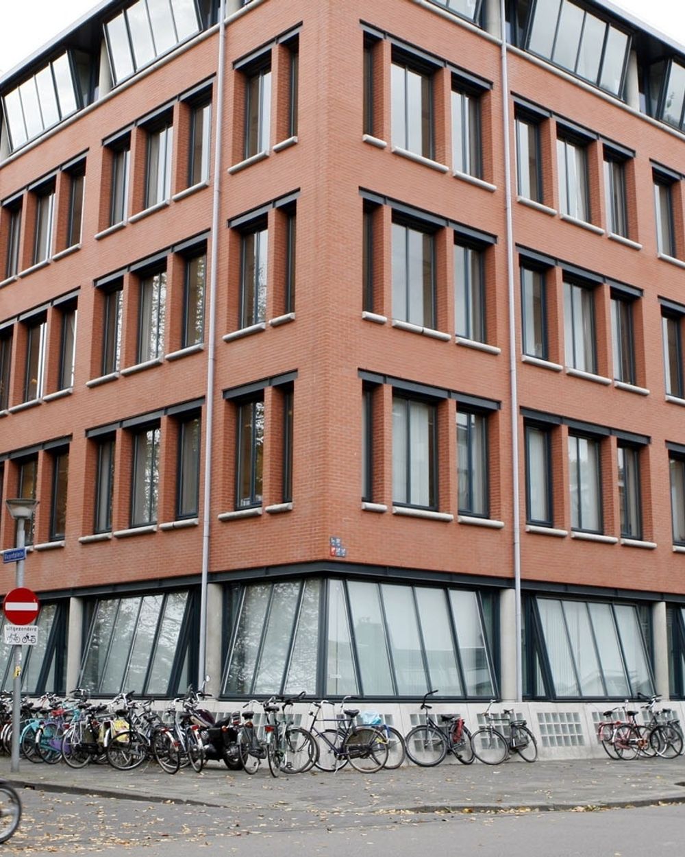 OM eist anderhalf jaar cel tegen 81-jarige Hoogezandster voor ontucht met kleindochter - RTV Noord