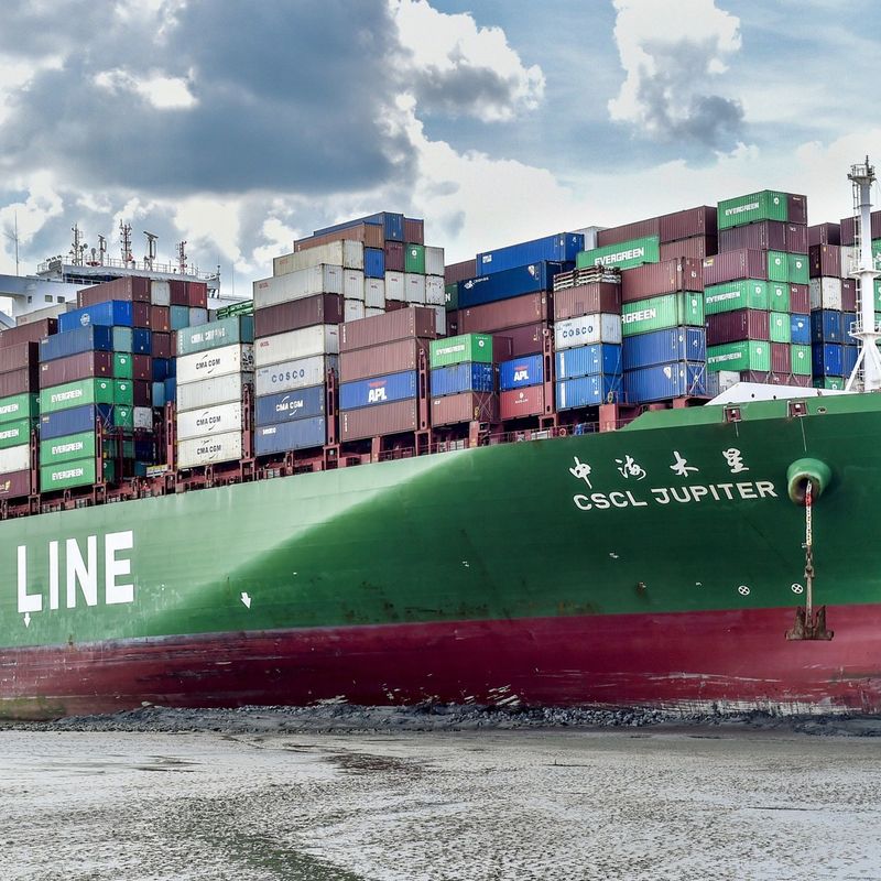 Zorgen over containerschip op 'gevaarlijke route' - Omrop Fryslân