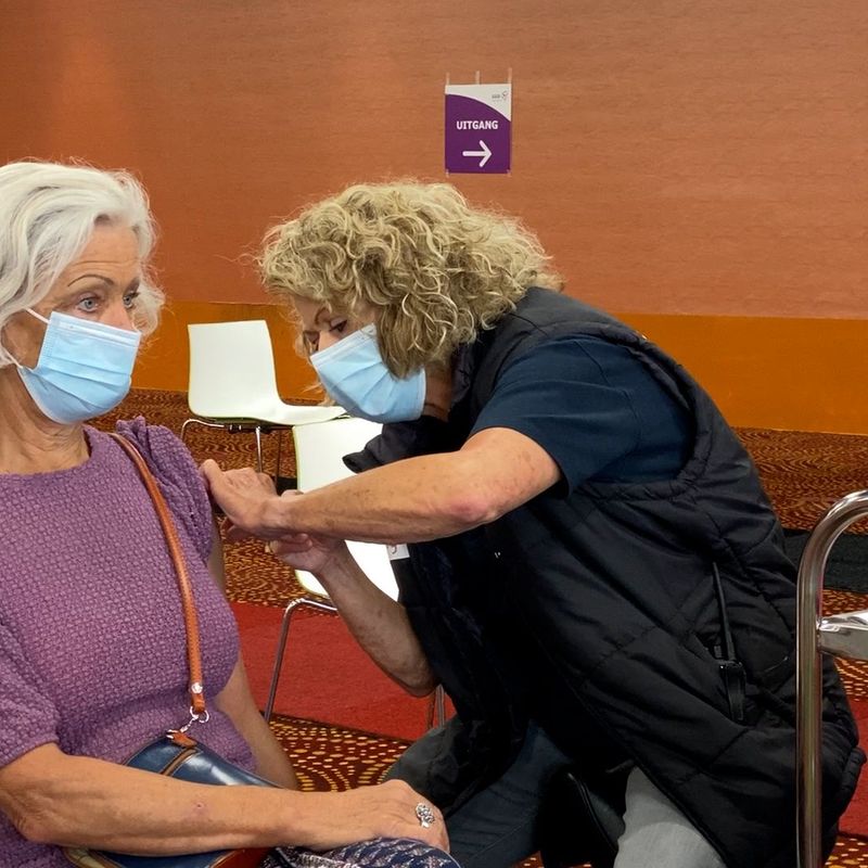 GGD start met nieuwe ronde boosterprikken: 'Vorige vaccin verliest ...