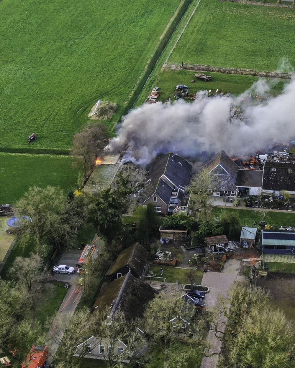 Uitslaande brand in schuur bij Beilen - RTV Drenthe