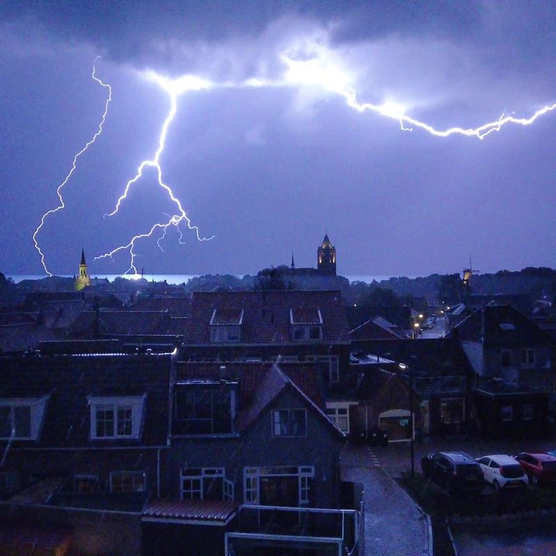 Code geel voor zware onweersbuien - Omroep Zeeland