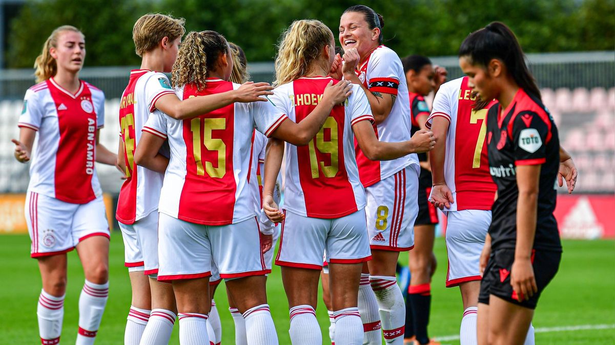 sc Heerenveen verliest met grote cijfers van Ajax na hattrick Tiny Hoekstra - Omrop Fryslân