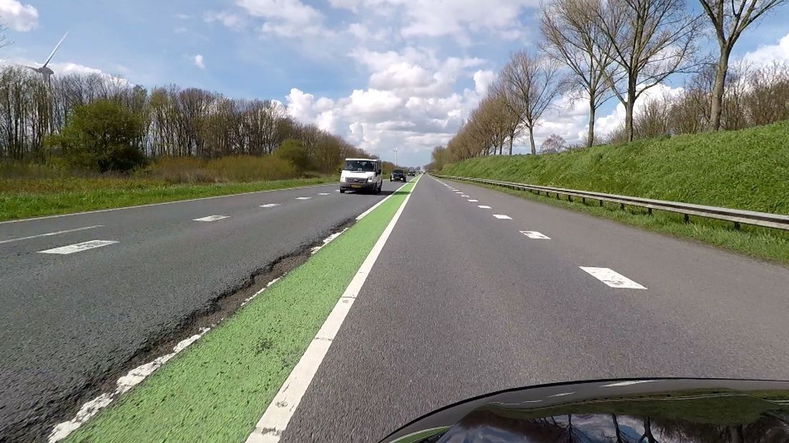Na een jaar is het zover: de provincie gaat de gaten in de N254 ...
