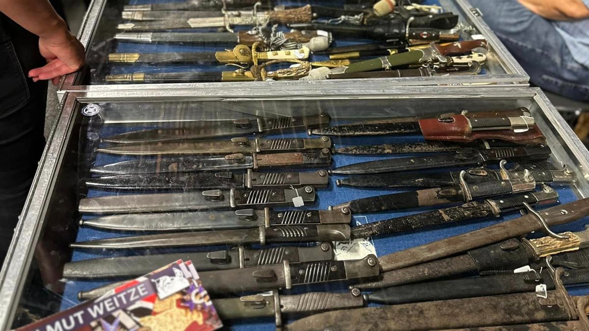 OM eist werkstraffen om bezit SS-dolken op Militariabeurs - L1 Nieuws
