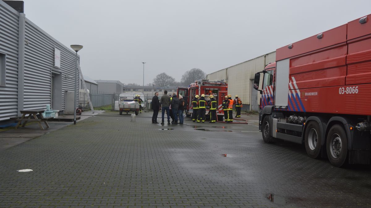 Brand in bedrijfspand Roden - RTV Drenthe