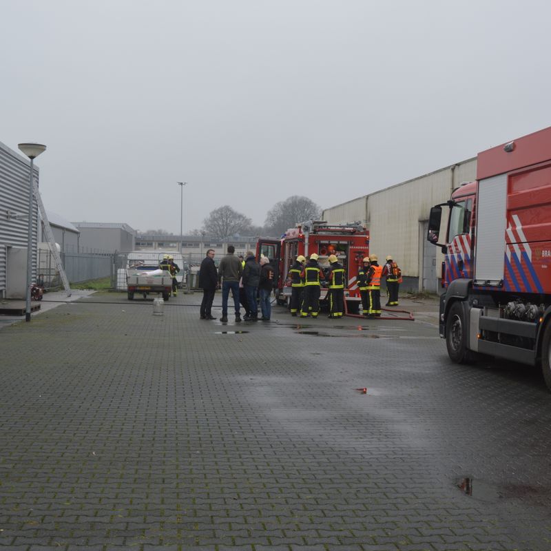 Brand in bedrijfspand Roden - RTV Drenthe