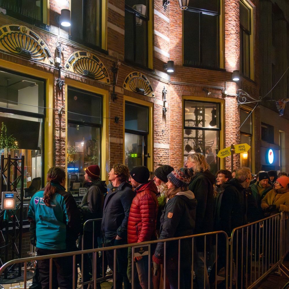 De laatste dag van Eurosonic in beeld: lange rijen voor Huize Maas en ...