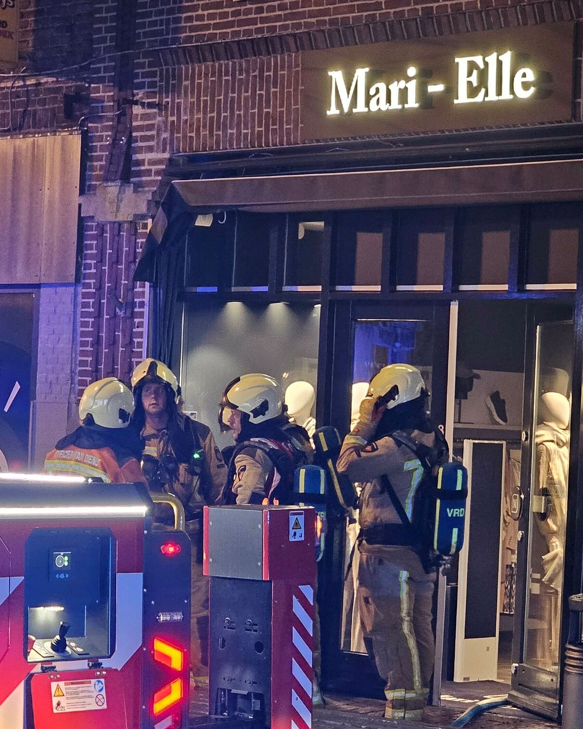 Modezaak voorlopig dicht na brand: 'Alle kleding is verloren gegaan ...