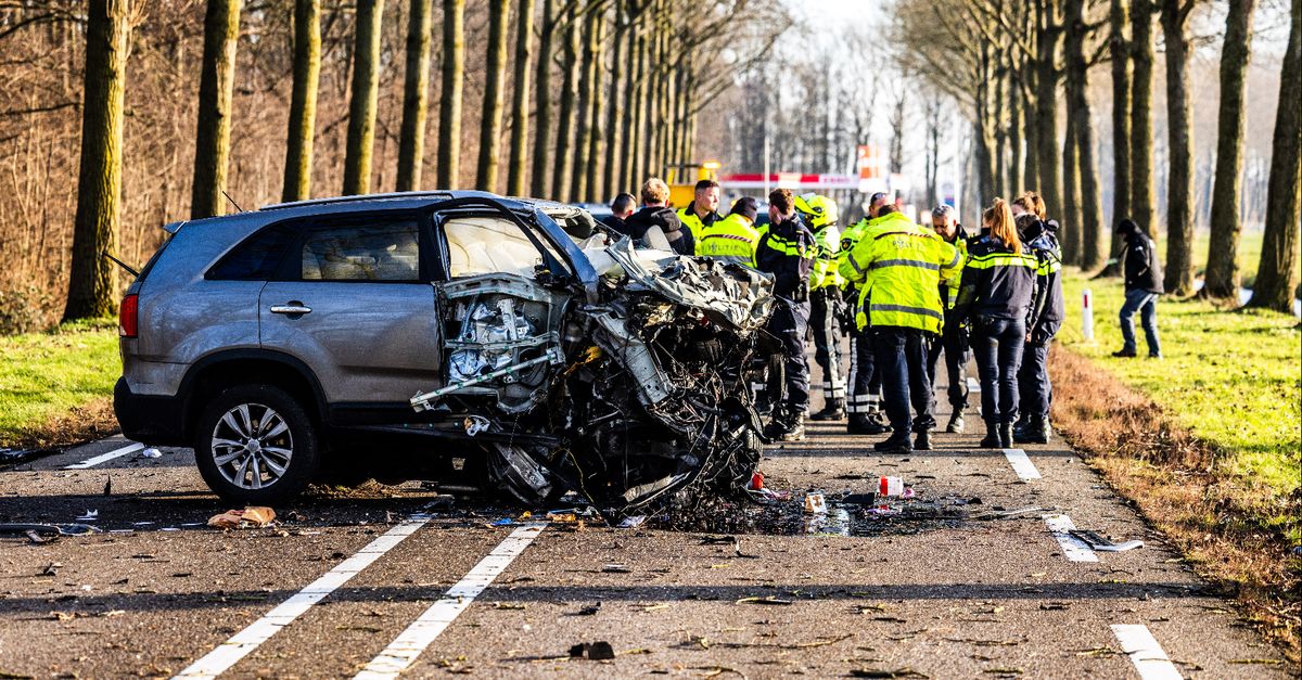 Automobilist overleden bij ernstig ongeluk op N-weg - Rijnmond