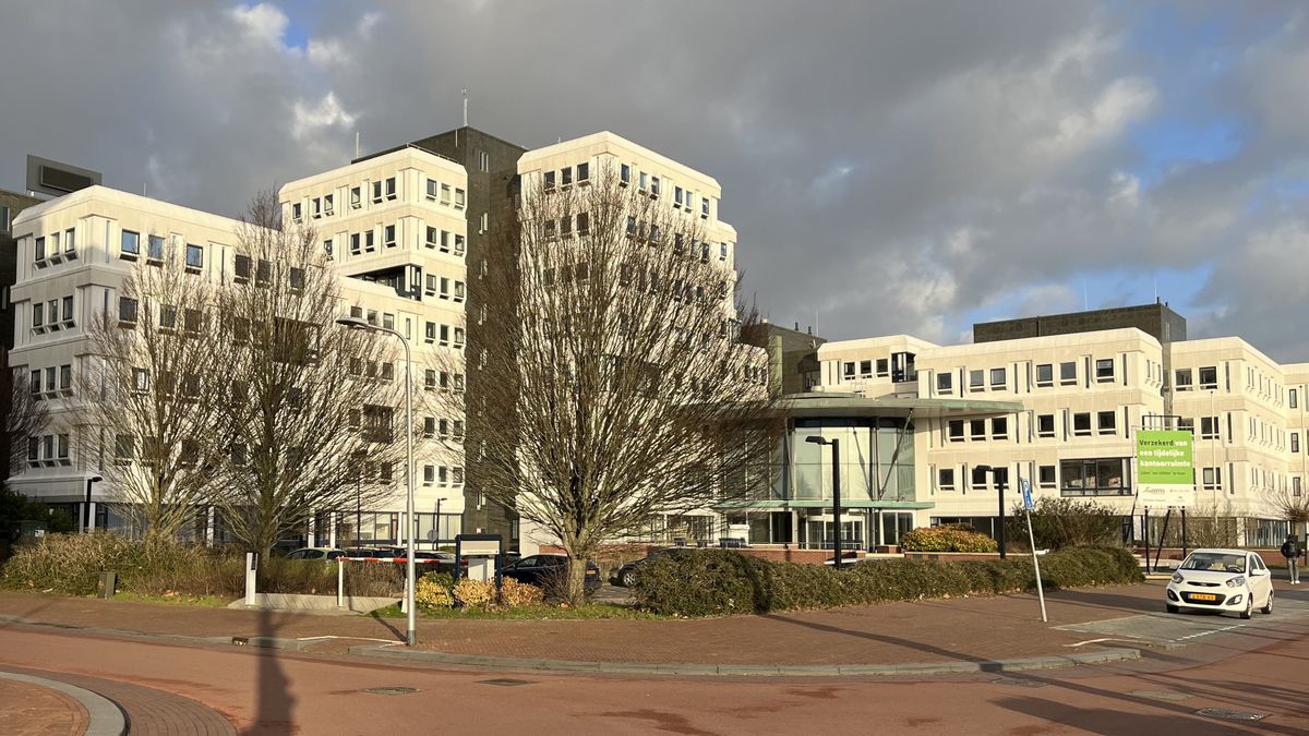 Wenboatbewenners yn Ljouwert yn protest tsjin bou fan in wentoer op 20 ...