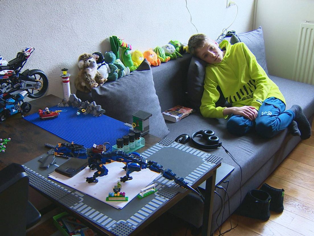 Ruben (13) heeft altijd pijn, kan niet meer naar school en moet na elke ... Ruben (13) heeft altijd pijn, kan niet meer naar school en moet na elke ...