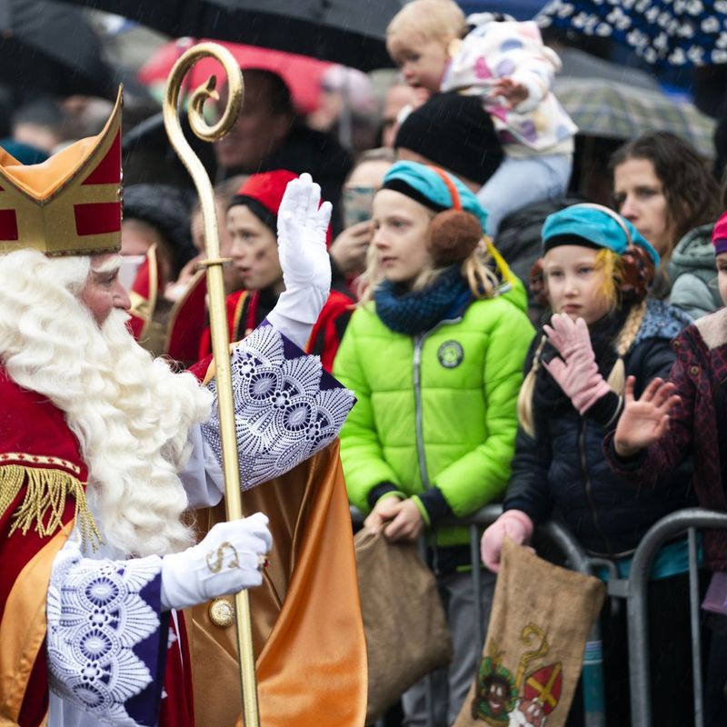 Sinterklaasintochten verkeren in zwaar weer - Omroep Gelderland