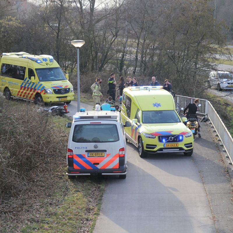 Gewonden bij botsing tussen scooters in Emmen - RTV Drenthe