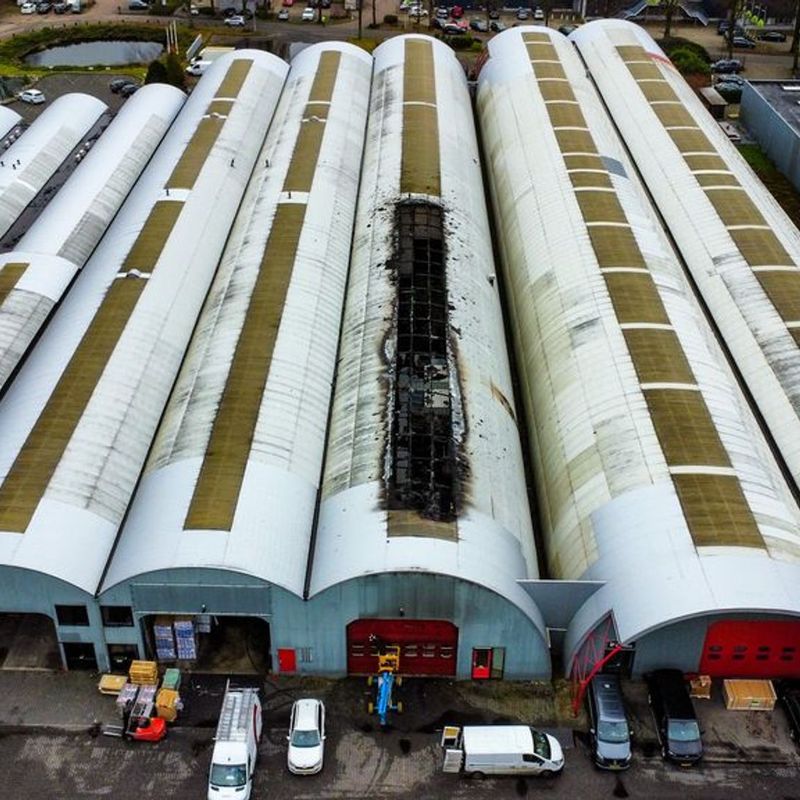 Grote brand verwoest bedrijfshal in Apeldoorn - Omroep Gelderland