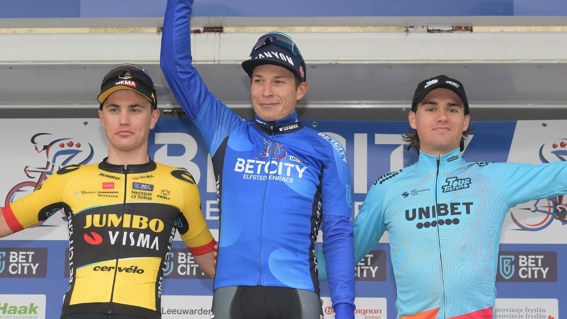 Jasper Philipsen finisht eerste bij Elfstedenrace: "Nu nog op de ...