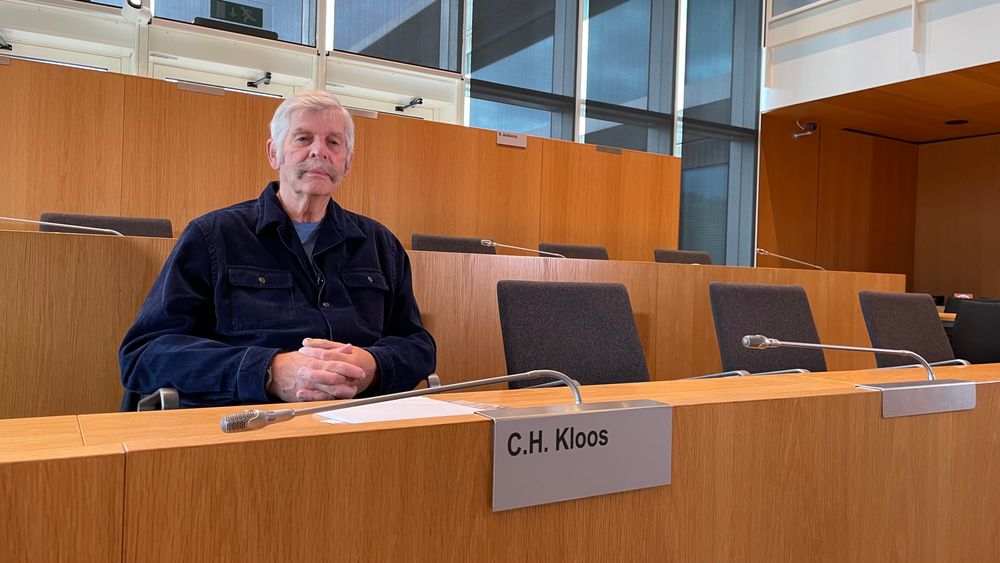 Erepenning voor Casper Kloos, die na 33 jaar afscheid nam van ...