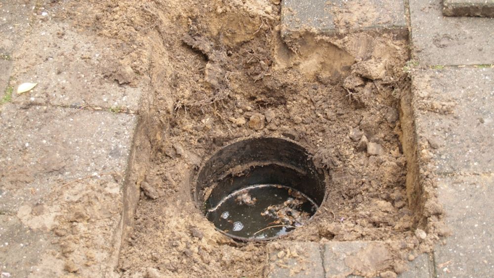 Deksel rioolput gestolen - Oost